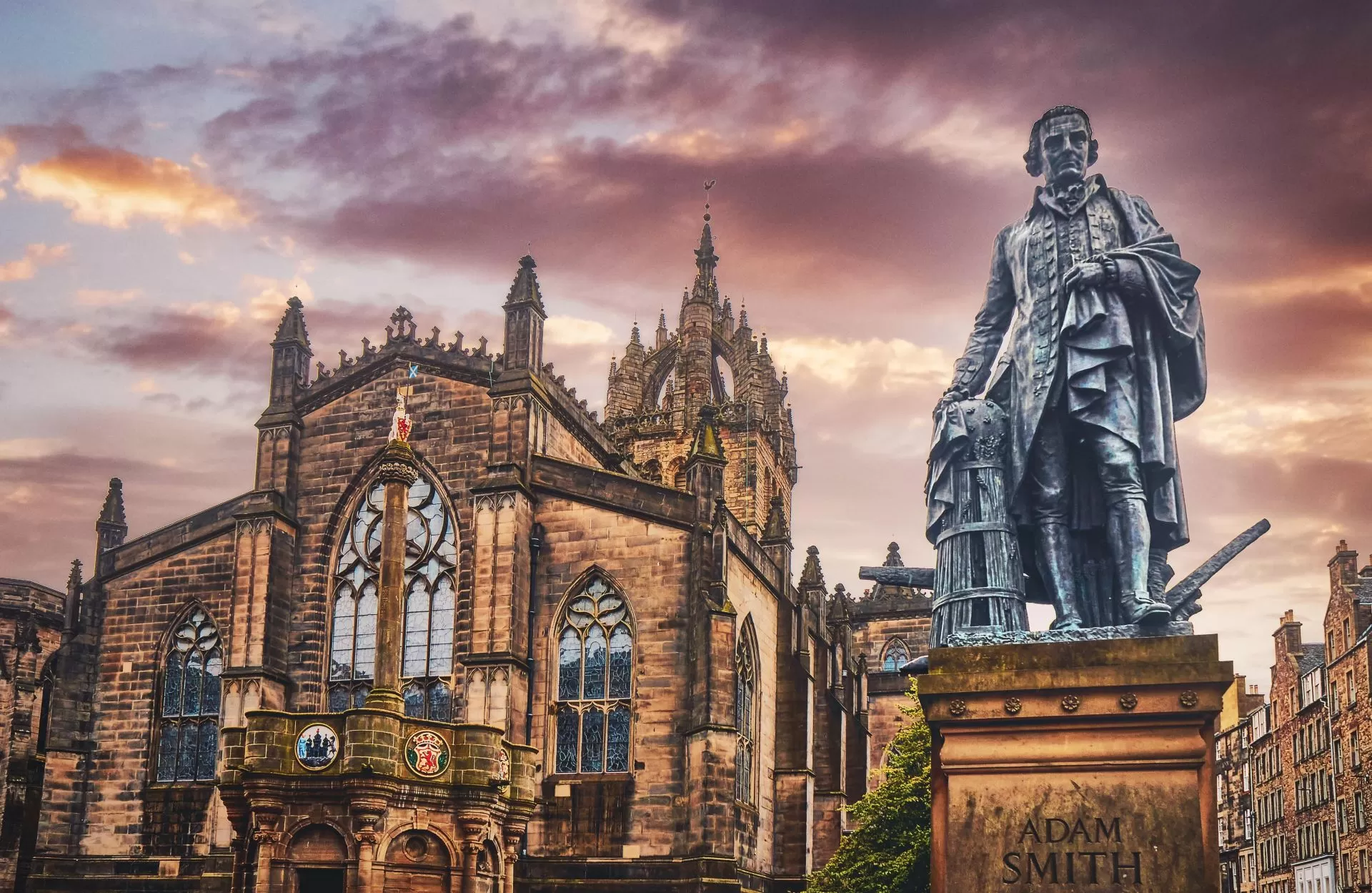 A Comprehensive Guide on Why You Should Visit Edinburgh